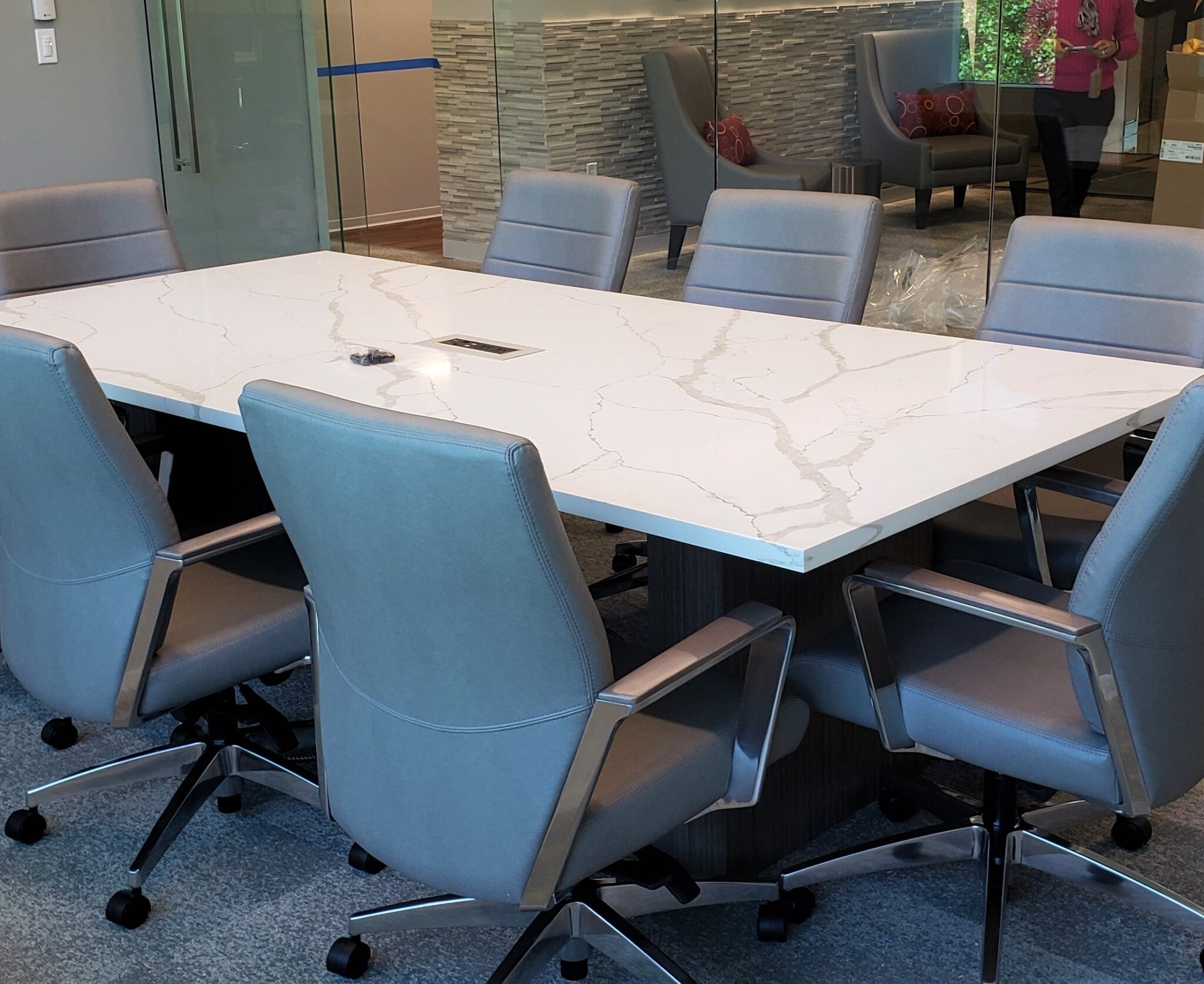 Top-Quality Custom Office Furniture | Display Craft Manufacturing