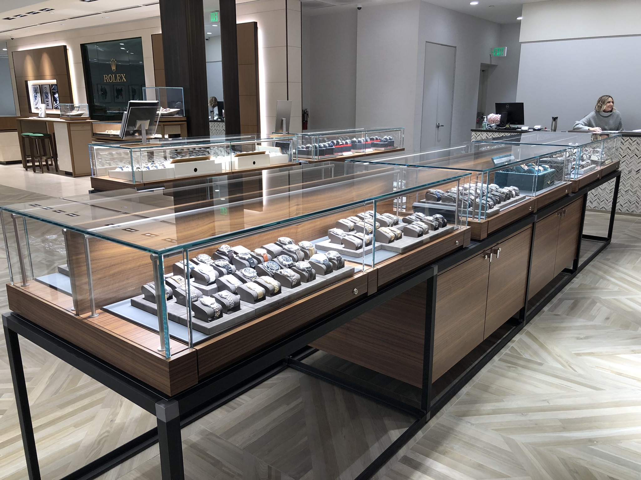 Different Types Of Display Cases In Retail Display Craft